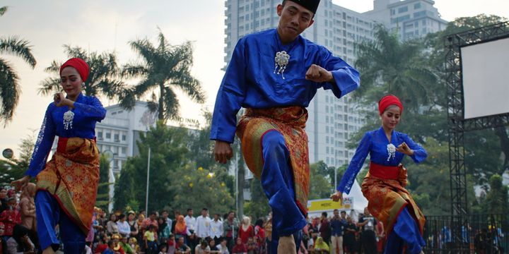 Tari Zapin Asal Riau: Jenis Tarian, Jumlah Penari, dan Gerakan