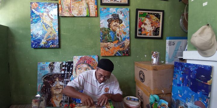Kisah Eko, Sulap Limbah Plastik Jadi Lukisan Kolase Bernilai Seni