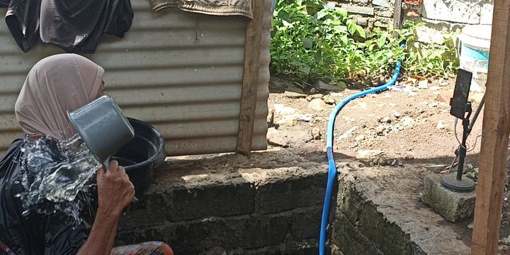 Ramai soal Konten Nenek Mandi Lumpur, TikTok Indonesia Imbau Tidak ...