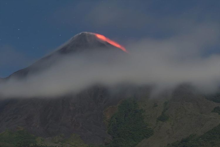 Guguran Lava Gunung Karangetang Meluncur ke Kali Pangi dan Kinali ... Guguran Lava Gunung Karangetang Meluncur ke Kali Pangi dan Kinali ...