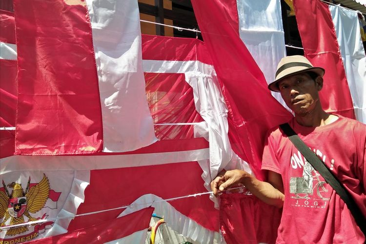 Cerita Penjual Bendera Jelang 17 Agustus: Rela Jauh dari Keluarga Walau ...