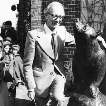 Biografi Tokoh Dunia: AA Milne, Penulis Petualangan Winnie the Pooh ...