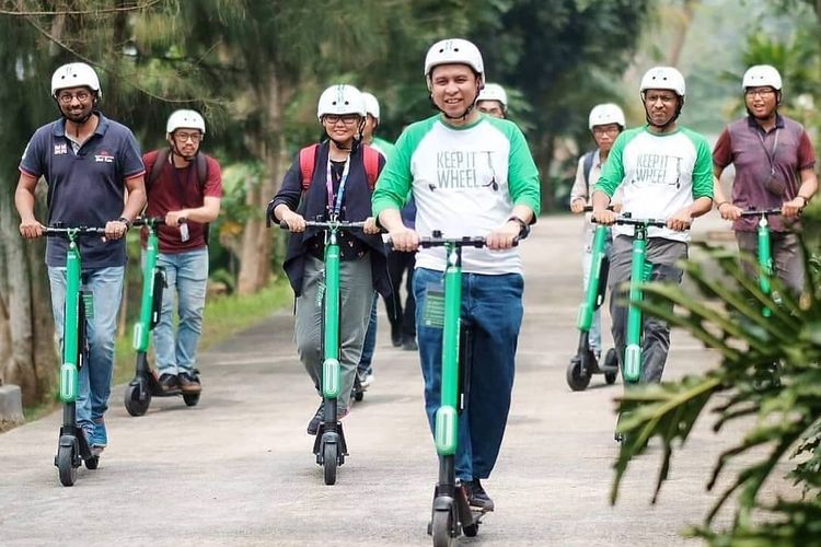 Akhir Pekan, Yuk Jajal Skuter Listrik Grab Wheels