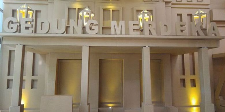 Ini Replika Gedung Merdeka Berbahan Kardus di Bandung - Kompas.com ...