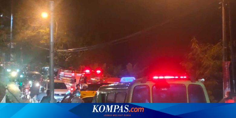 Angkot di Ambon Terbakar Saat Naik Tanjakan Berkelok, Picu Kemacetan ...