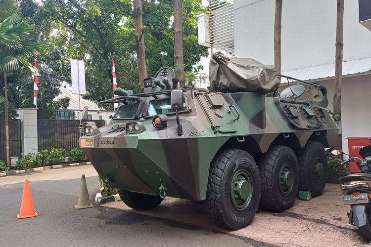Foto : Penampakan Panser Anoa yang "Stand By" di Kejagung