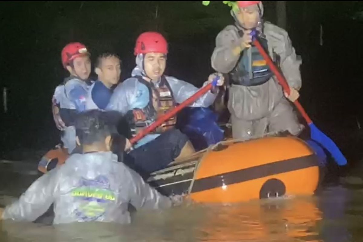 Banjir Terjang Martapura Kalsel, Tinggi Air Capai 2 Meter dan 150 Warga ...