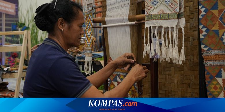 Cerita Maria Jaga Tradisi Tenun NTT dengan Pewarna Alami