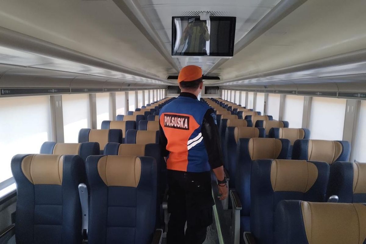 Mulai 18 September, KA Logawa Gunakan Rangkaian Stainless Steel New ...