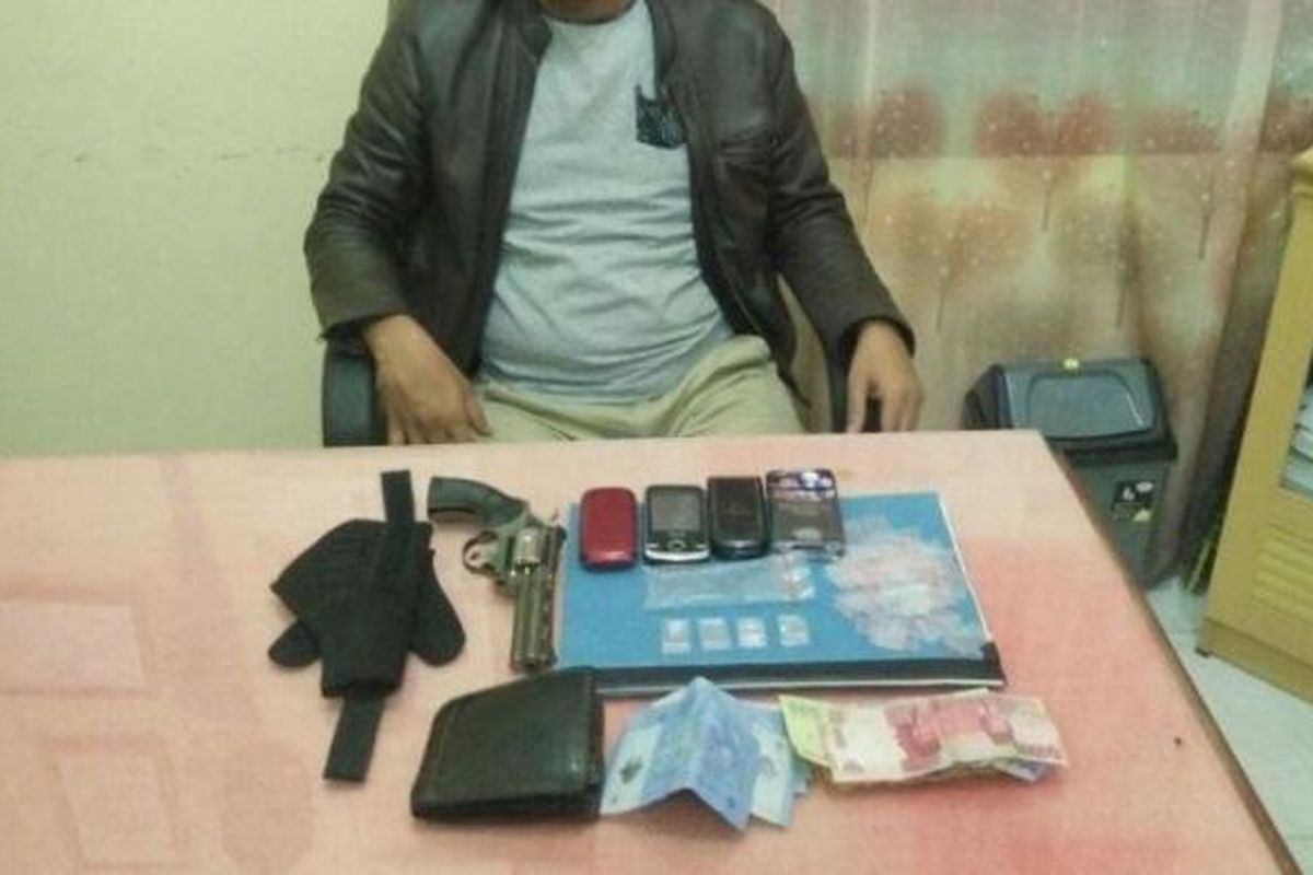 Pistol Korek Api dan Uang Ringgit Diamankan Bersama 2 Pengedar Sabu