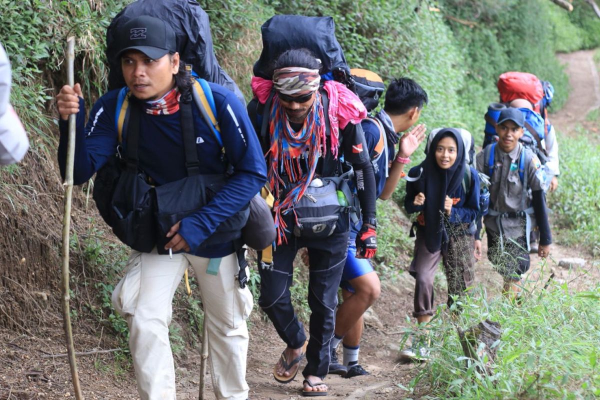 Tips Penting Formasi Pendakian Gunung agar Tetap Aman