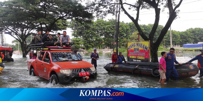 Benarkah Mobil Manual Lebih Bandel Terjang Banjir?