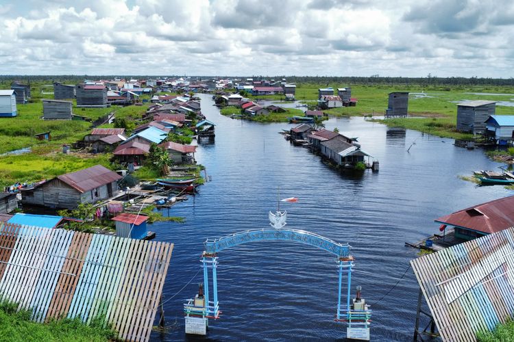 Sejarah Muara Enggelam, Desa Terapung di Tengah Danau Kalimantan