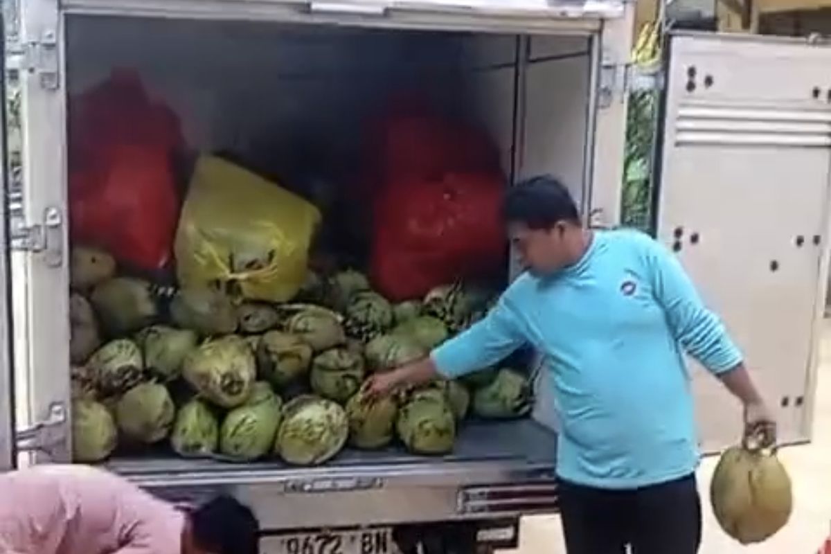 Menu MBG Kelapa Muda dan 1 Butir Telur Mentah Viral di Pamekasan, Ini ...