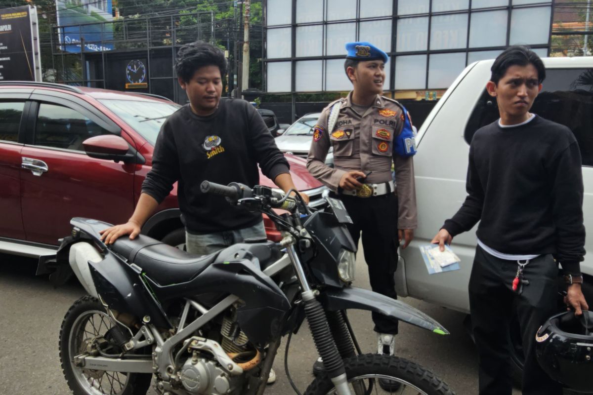 Polisi Amankan 80 Sepeda Motor di Kawasan Lokasi Demo UU TNI di Malang