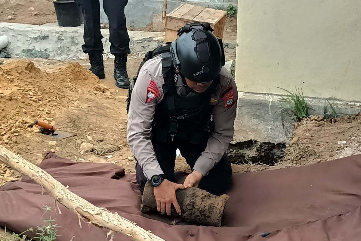 Tim Gegana Polda Kalsel Evakuasi Benda Diduga Bom di Banjarbaru, Ternyata Besi Tua