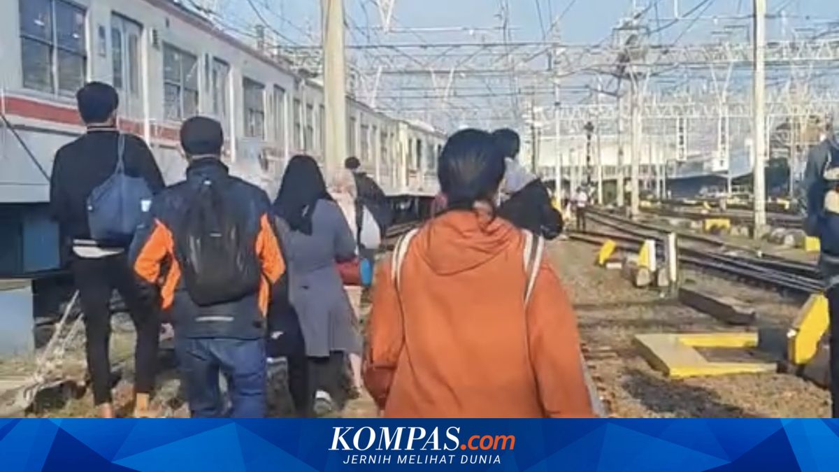 KRL Anjlok, Penumpang Terpaksa Naik Ojol Rp 70.000 buat ke Kantor