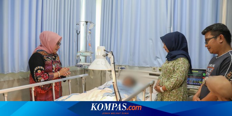 Menteri PPPA Jenguk Korban Ambruknya Mushala Ponpes Al Khoziny Sidoarjo