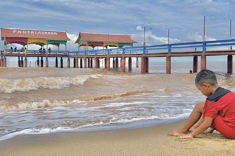 Pantai Asmara di Kalimantan Selatan: Daya Tarik, Harga Tiket, dan Jam ...