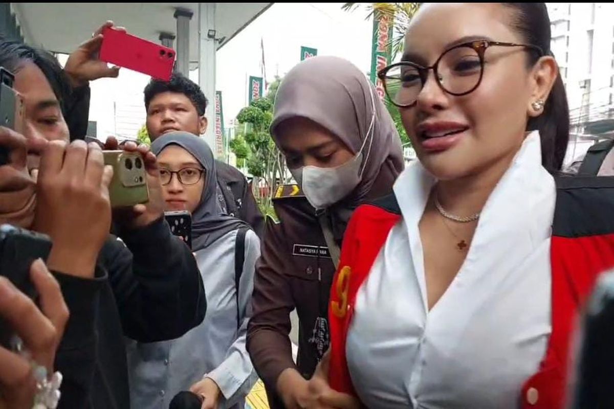 Nikita Mirzani Bantah Peras Reza Gladys, Ini Isi Dakwaan Jaksa