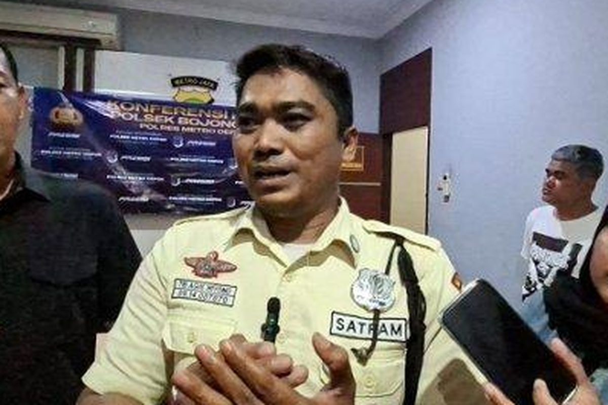 Aksi Satpam Duel dengan Penjambret Uang Ratusan Juta di Depok, Baju ...