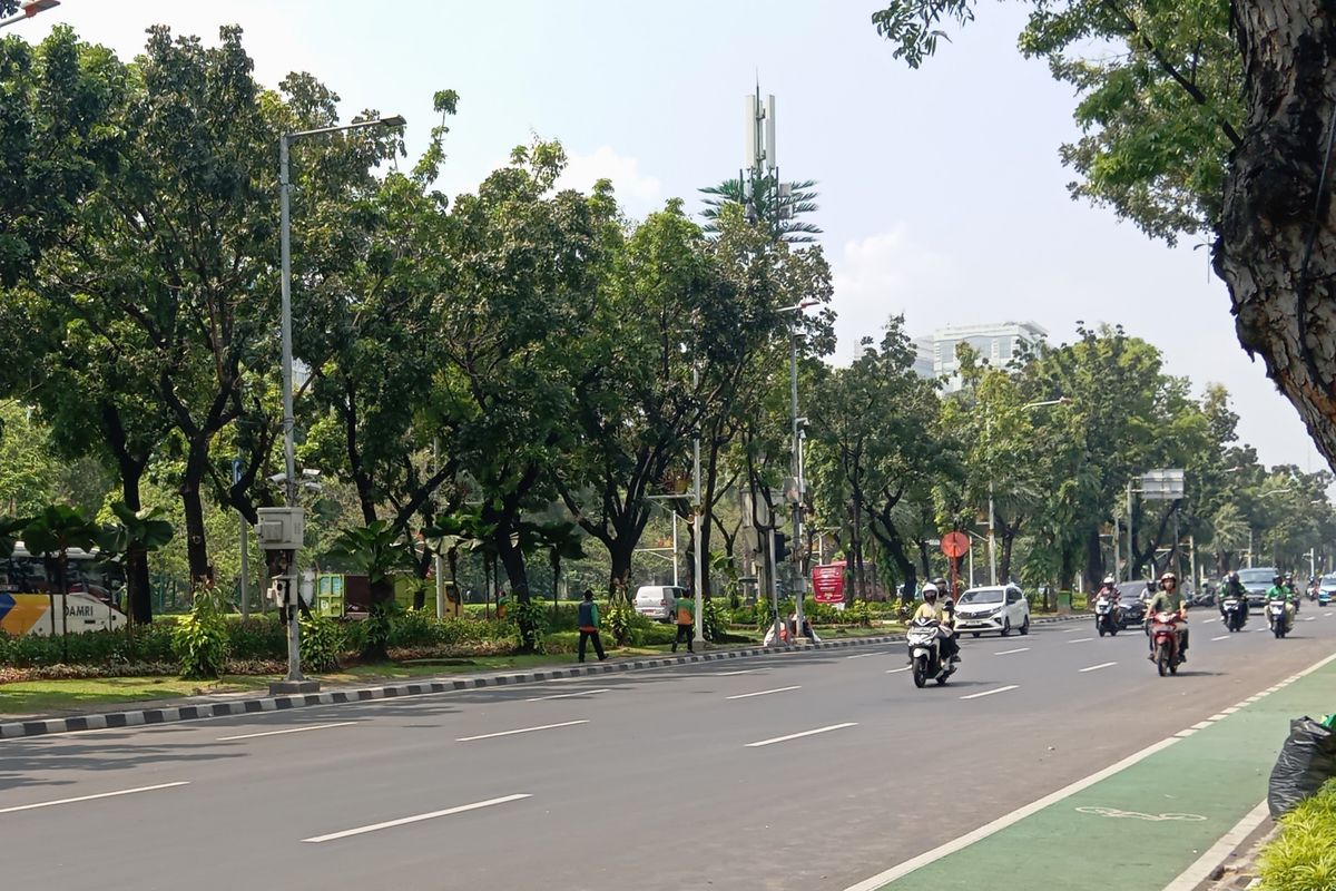 Sopir JakLingko Selesai Demo, Jalan Medan Merdeka Selatan Sudah Bisa ...