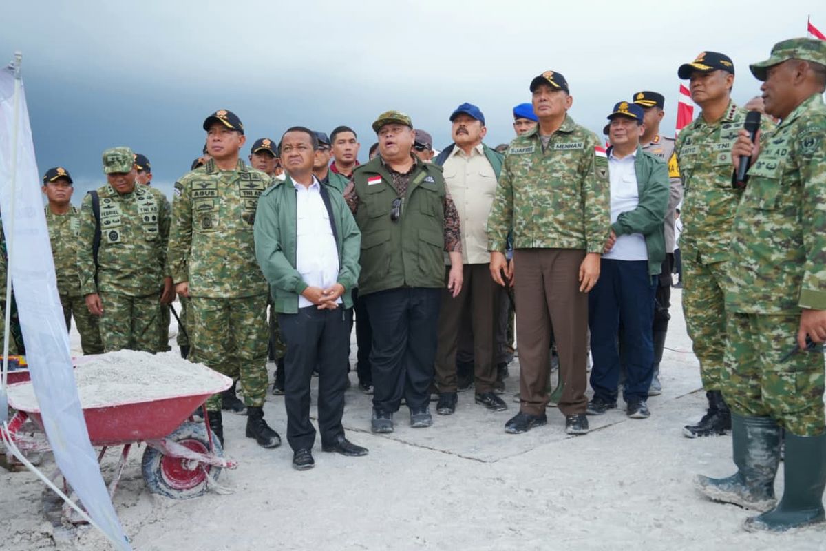 Menhan, Panglima TNI, dan Bahlil Sidak Tambang Ilegal di Bangka Belitung
