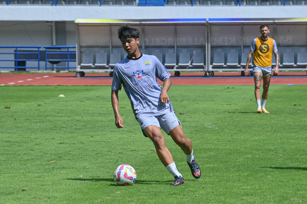 Pilar Timnas U17 Indonesia Latihan dengan Skuat Utama Persib Bandung