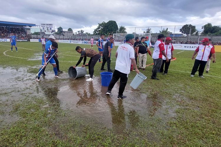 PSBS Biak Vs Semen Padang Sempat Terhenti Genangan Air, Biak Unggul 2-0