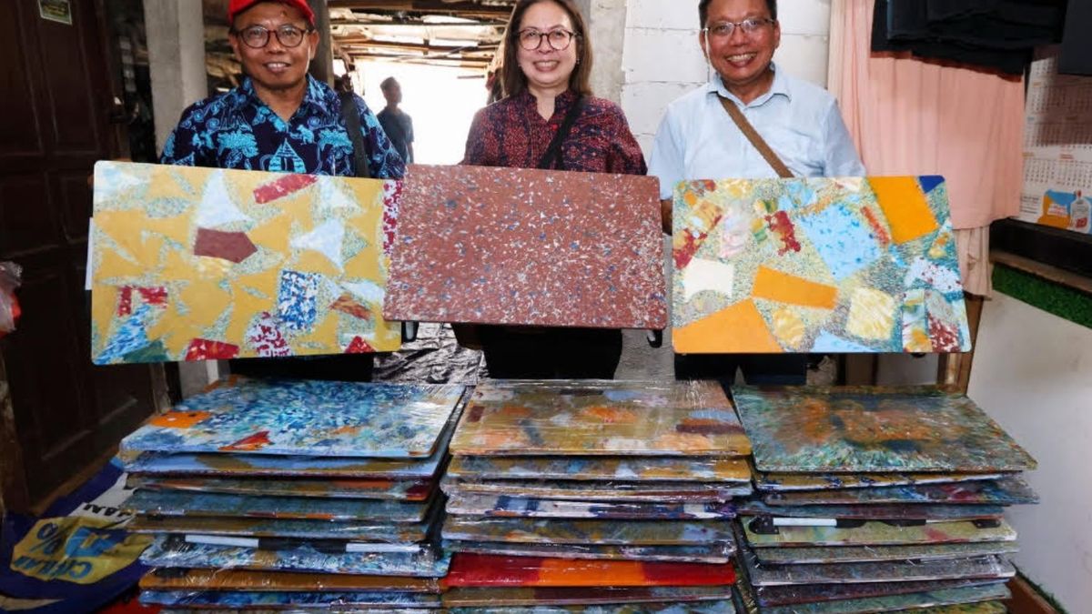 Daur Ulang Botol Tinta Jadi Meja Belajar, Upaya Kurangi Sampah Plastik