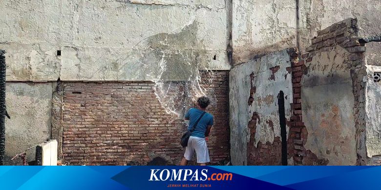 Petugas Terluka Kena Tembok Runtuh Saat Padamkan Kebakaran di Taman Sari