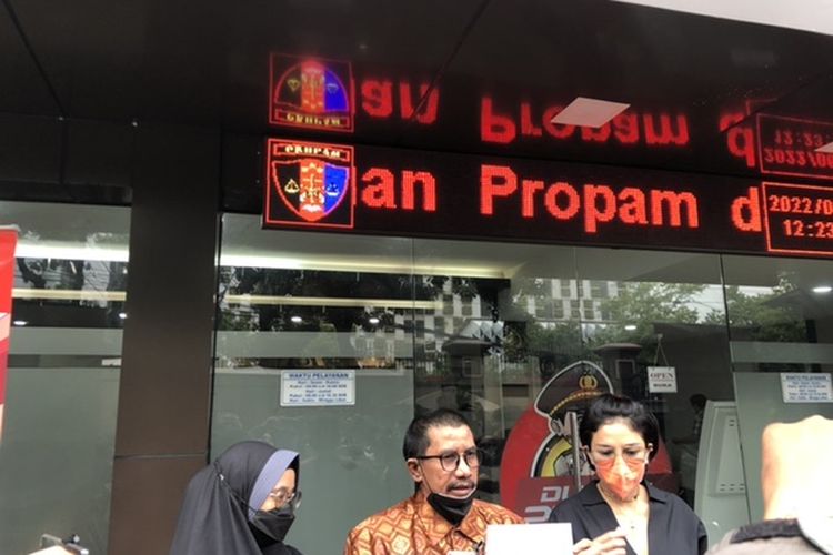 Foto : Nikita Mirzani Minta Perlindungan dan Keadilan ke Propam Polri Foto : Nikita Mirzani Minta Perlindungan dan Keadilan ke Propam Polri