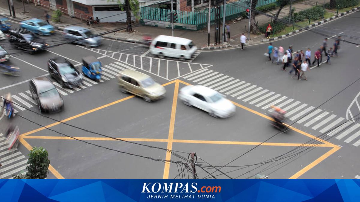Apa Fungsi Marka Garis Kotak Kuning di Tengah Jalan?