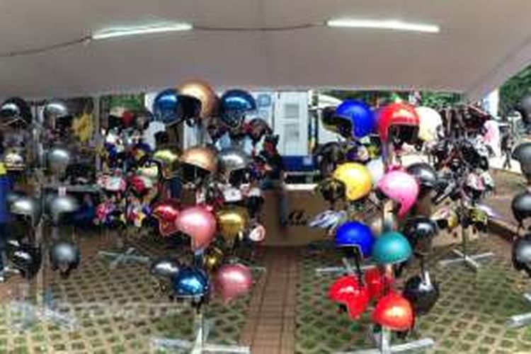 Helm Gaya Retro dan “Trail” asal Tangerang