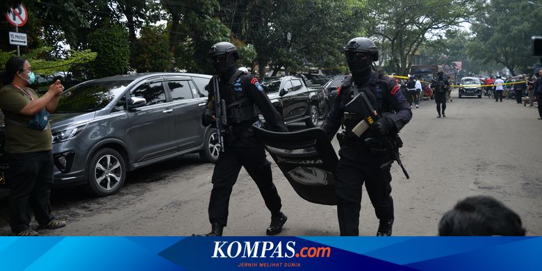 Detik-detik Bom Bunuh Diri di Mapolsek Astananyar, Keterangan Saksi ...