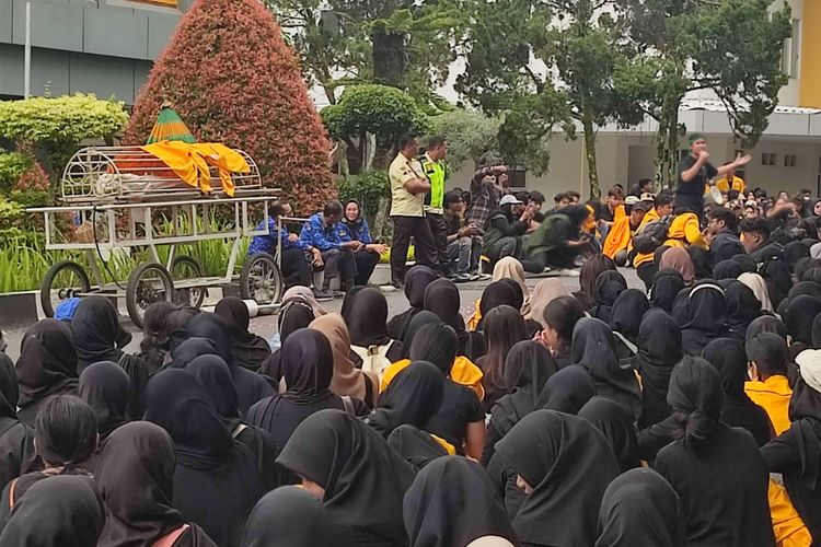 Foto : Mahasiswa Untidar Demo, Tuntut Dosen Agroteknologi Dipecat