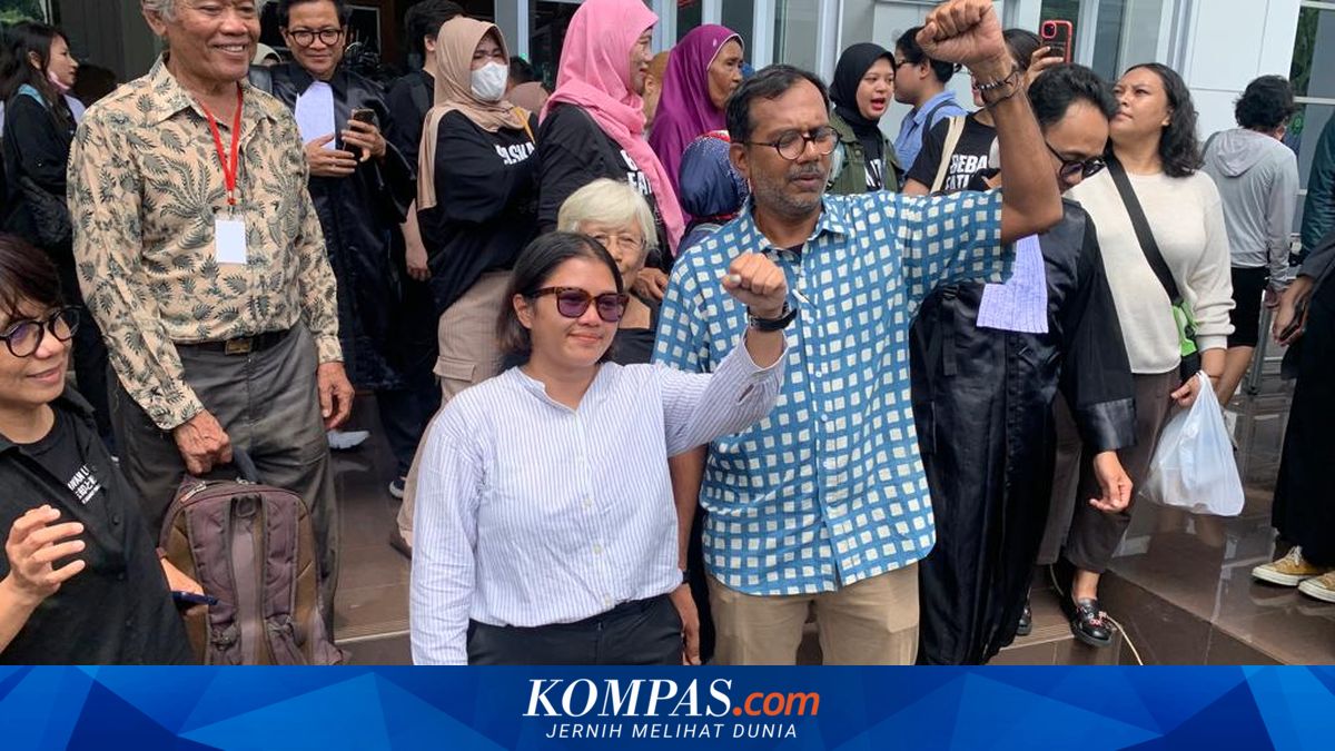 Tangis Bahagia Fatia dan Senyuman Haris Azhar Setelah Divonis Bebas ...