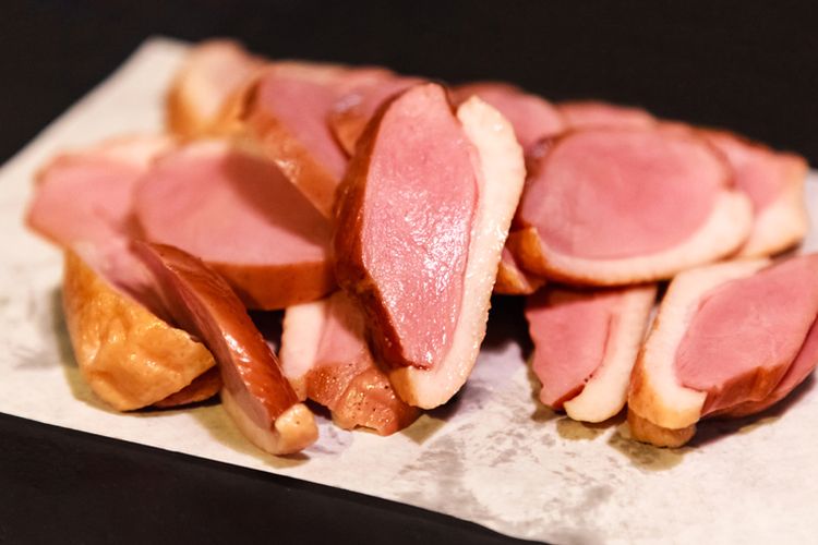 3 Cara Membuat Daging Bebek Asap agar Matang Sempurna, Saran Langsung ...