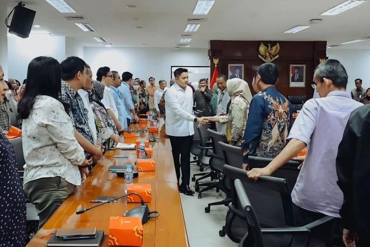 Berita Terkini Harian Mayor Teddy Sekretaris Kabinet Terbaru Hari Ini ...