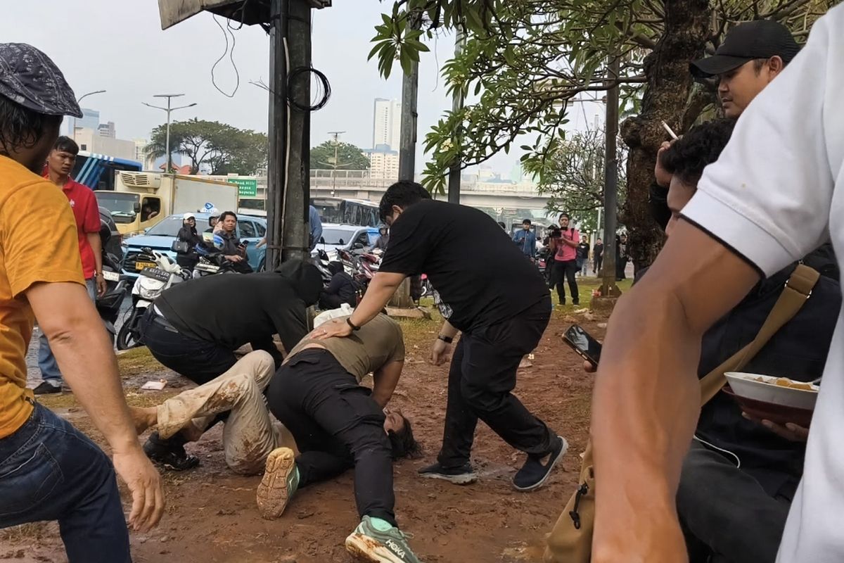 Mahasiswa yang Ditangkap Saat Hendak Bakar Ban di Depan DPR Dibebaskan