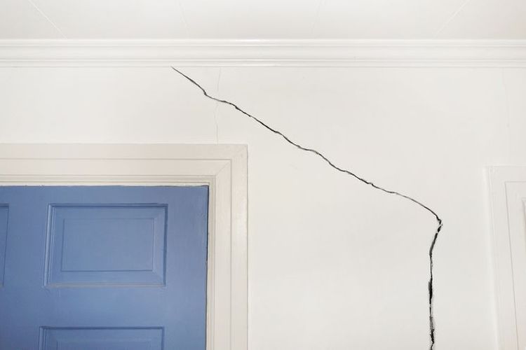 Cara Memperbaiki Dinding Retak, Simak Langkah-langkahnya