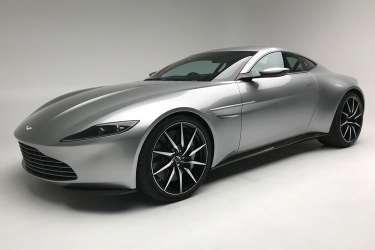 Pameran Otomotif "James Bond" Tampilkan Mobil hingga Kapal Selam