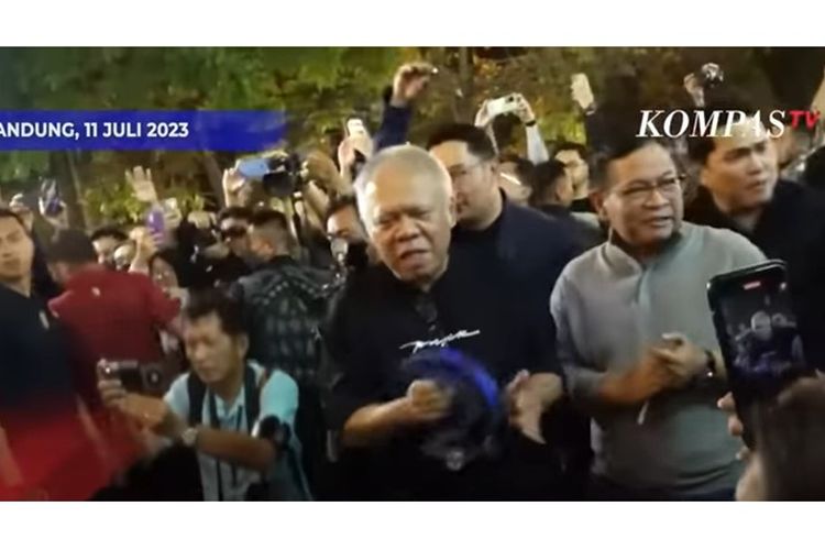 Momen Menteri Basuki Ikut Main "Kecrekan" Saat Dampingi Jokowi di Pasar ...