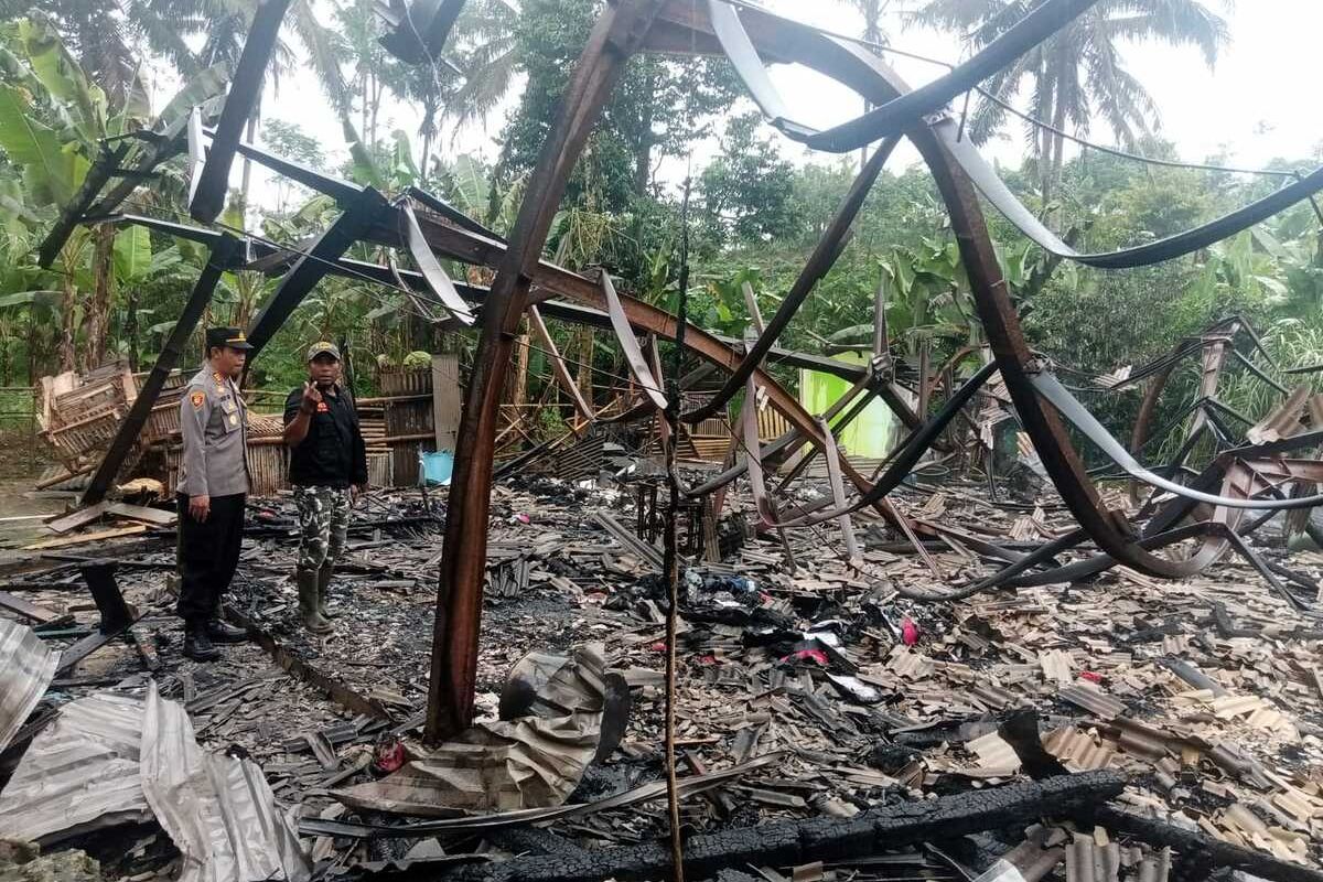 6 Rumah Semipermanen di Sukabumi Terbakar, 1 Balita Tewas