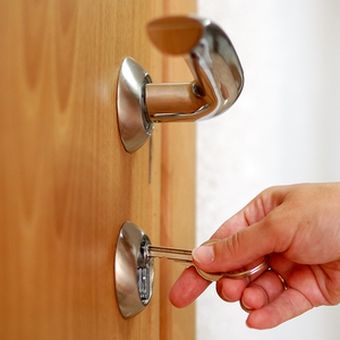 Cara Mengganti Kunci Pintu Rumah dengan Benar