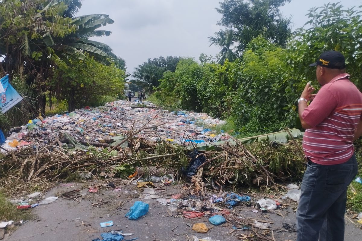 Kesal Jalan Jadi Pembuangan Sampah, Warga Deli Serdang Tutup Akses ...