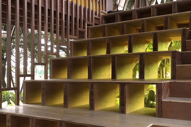 Bermain dan Belajar di Microlibrary Warak Kayu, Perpustakaan Mini Semarang