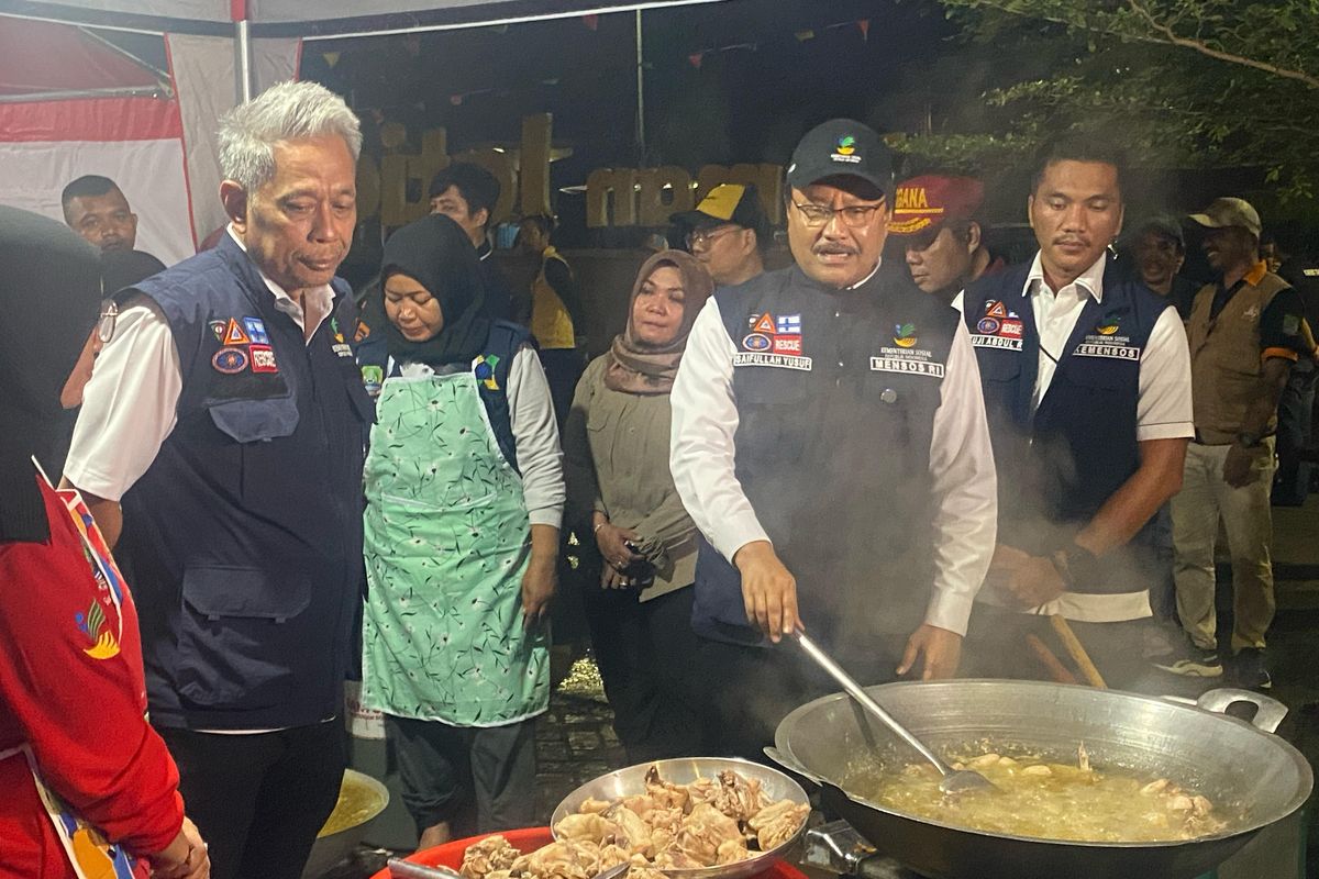 Mensos Gus Ipul Kunjungi Tenda Darurat dan Pengungsian Korban Banjir Bekasi