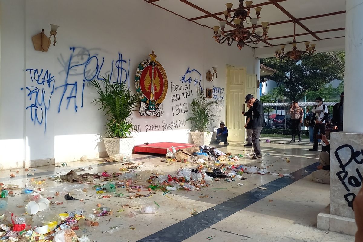 Gedung DPRD DIY yang Dicorat-coret Saat Demo Tolak RUU TNI Ternyata ...
