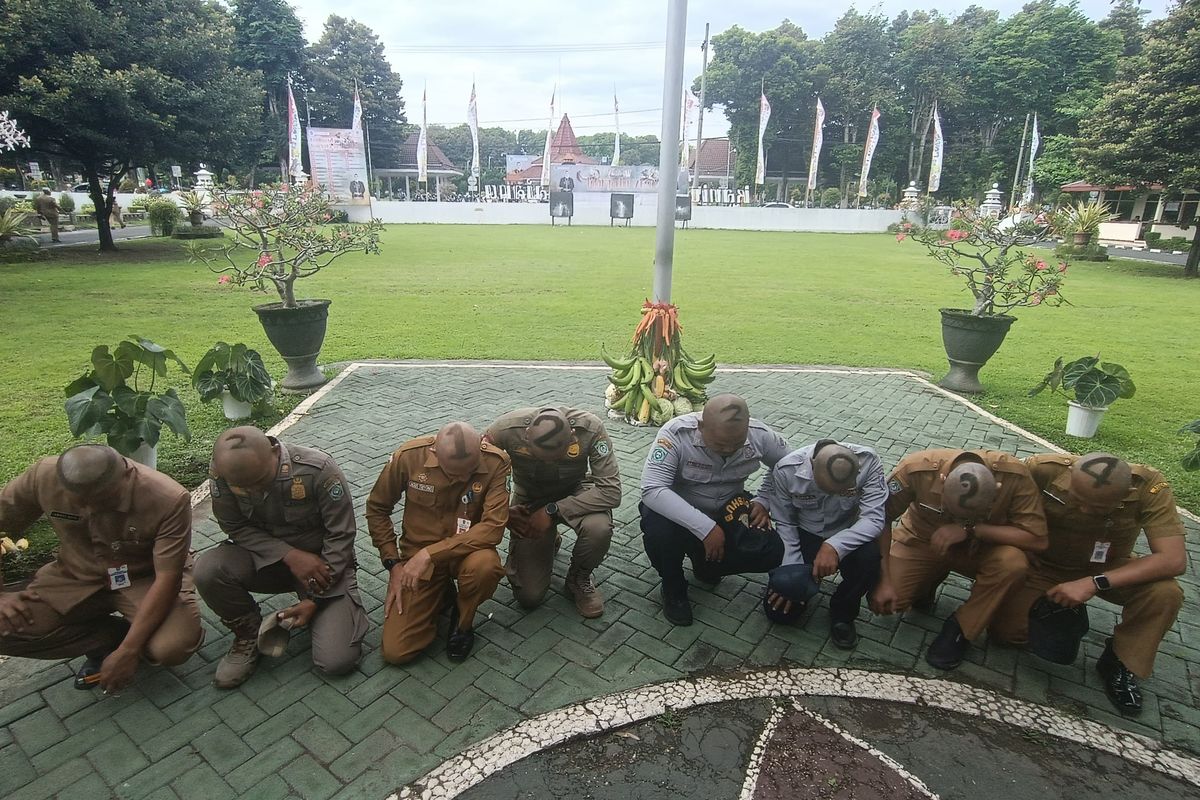Saat ASN di Lumajang Ramai-ramai Cukur Rambut Bermotif Angka